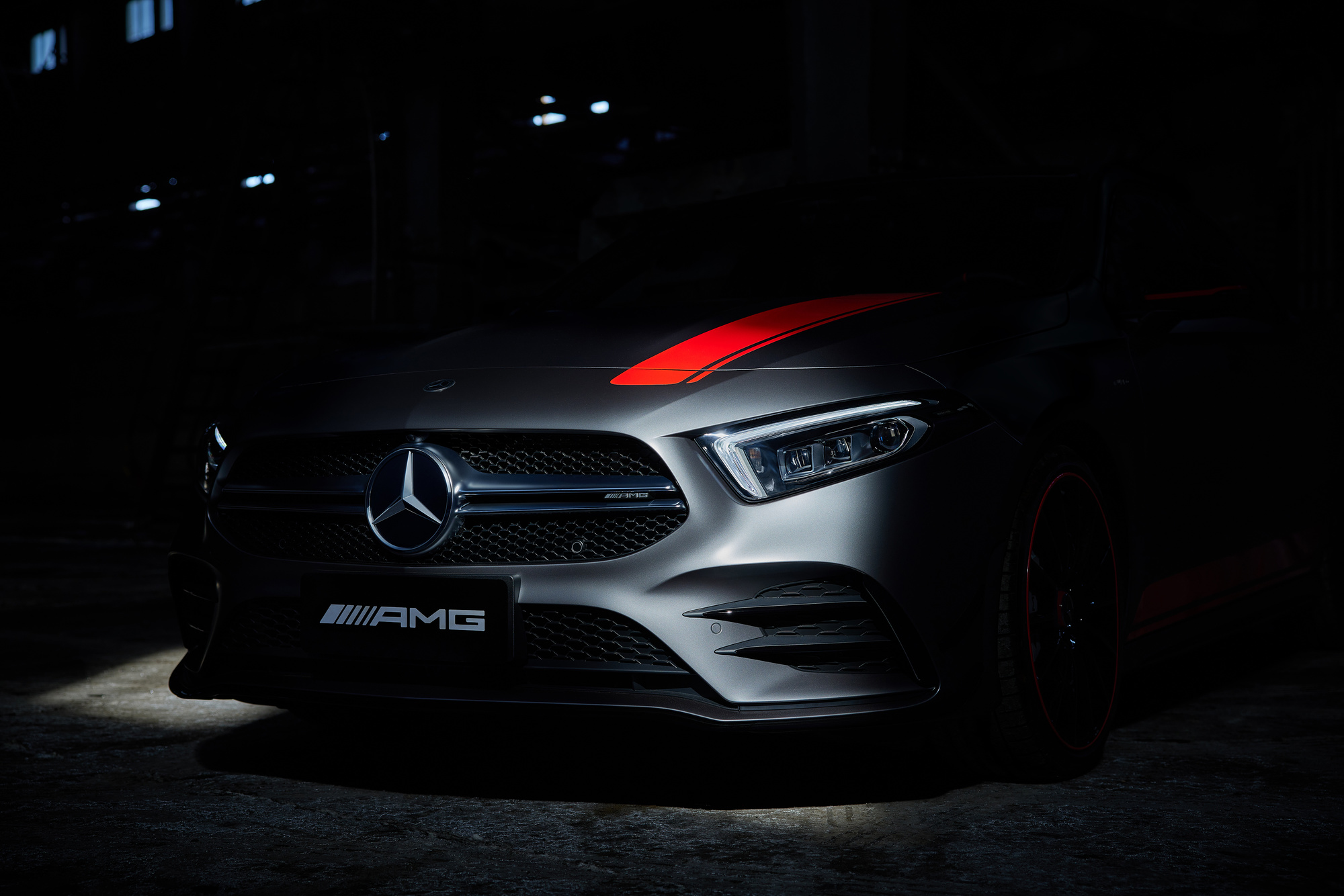 梅赛德斯 AMG A35L 画上战斗脸谱 | 2022金投赏商业创意奖获奖作品