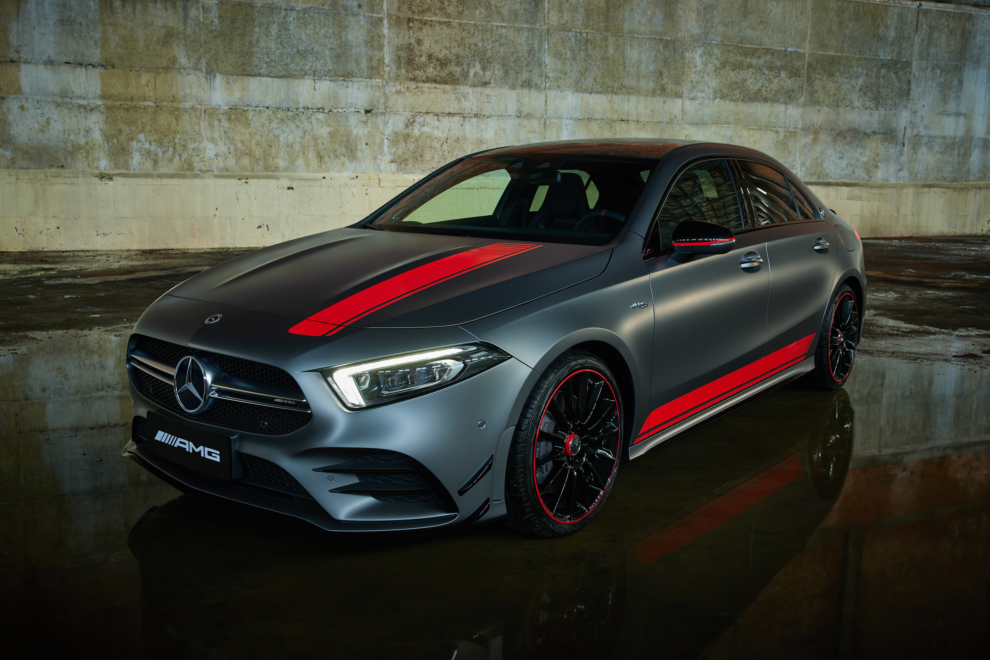 梅赛德斯 AMG A35L 画上战斗脸谱 | 2022金投赏商业创意奖获奖作品